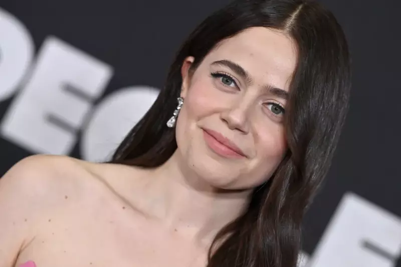 At the show, Molly Gordon tried to put on a show to attract attention ...
